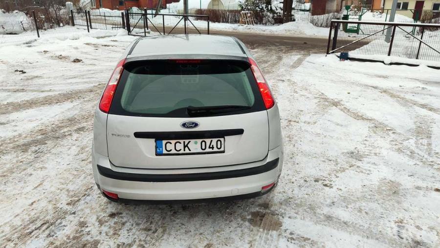Pelēks Ford Focus 2006 Viļņa, ar dzinēja tilpumu 1.60 L un nobraukumu 258 tūkst. km par 600 €, foto 4 vietnē AUTOMOTO.COM.LV