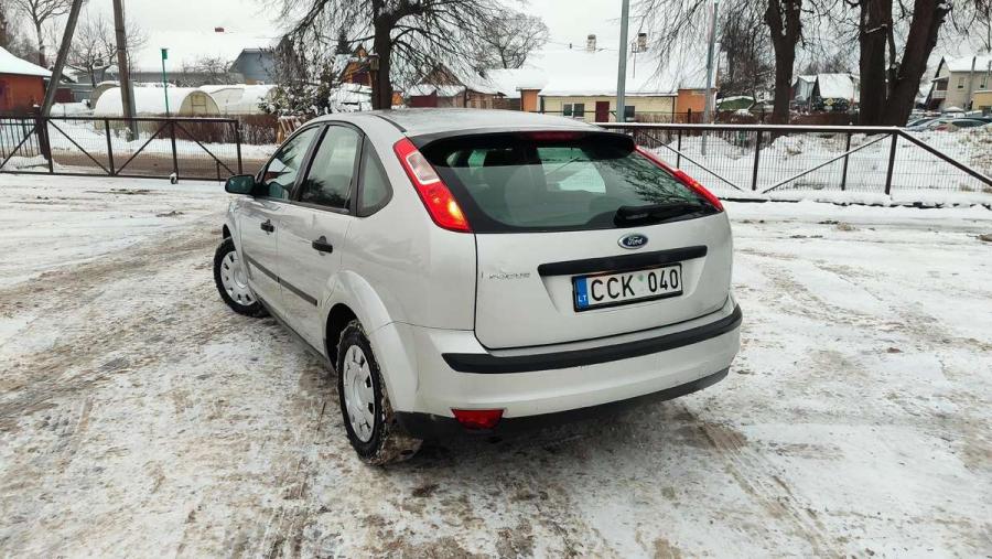 Pelēks Ford Focus 2006 Viļņa, ar dzinēja tilpumu 1.60 L un nobraukumu 258 tūkst. km par 600 €, foto 5 vietnē AUTOMOTO.COM.LV