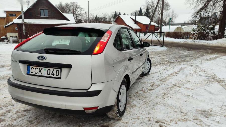 Pelēks Ford Focus 2006 Viļņa, ar dzinēja tilpumu 1.60 L un nobraukumu 258 tūkst. km par 600 €, foto 6 vietnē AUTOMOTO.COM.LV
