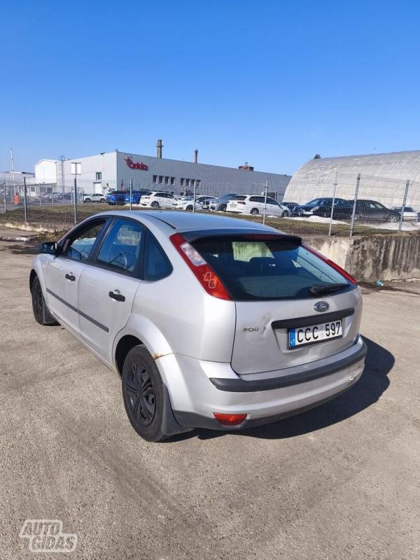 Pelēks Ford Focus 2006 Kauņa, ar dzinēja tilpumu 1.60 L un nobraukumu 179 tūkst. km par 450 €, foto 4 vietnē AUTOMOTO.COM.LV
