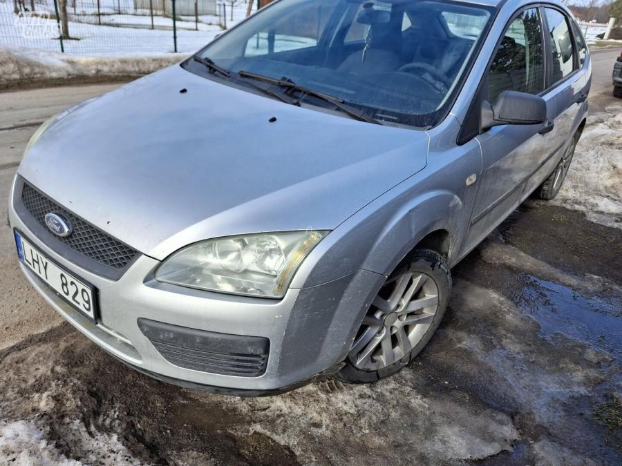 Grey Ford Focus 2006 in Mazeikiai, with an engine capacity of 1.80 L and mileage of 285 thousand km for 850 €, photo 1 on AUTOMOTO.COM.LV