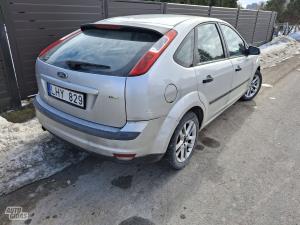 Grey Ford Focus 2006 in Mazeikiai, with an engine capacity of 1.80 L and mileage of 285 thousand km for 850 €, photo 4 on AUTOMOTO.COM.LV