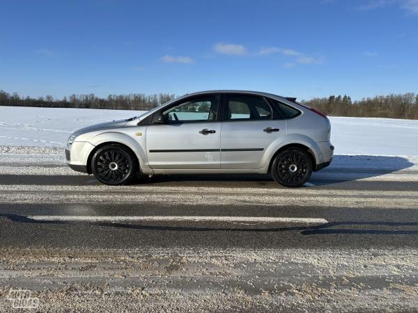 Pelēks Ford Focus 2006 Biržai, ar dzinēja tilpumu 1.80 L un nobraukumu 201 tūkst. km par 1200 €, foto 3 vietnē AUTOMOTO.COM.LV