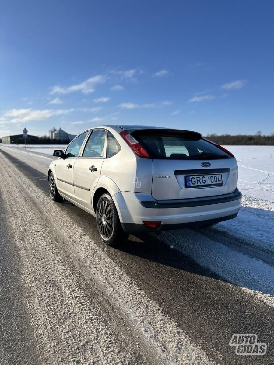Pelēks Ford Focus 2006 Biržai, ar dzinēja tilpumu 1.80 L un nobraukumu 201 tūkst. km par 1200 €, foto 5 vietnē AUTOMOTO.COM.LV