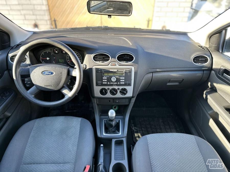 Pelēks Ford Focus 2006 Biržai, ar dzinēja tilpumu 1.80 L un nobraukumu 201 tūkst. km par 1200 €, foto 9 vietnē AUTOMOTO.COM.LV