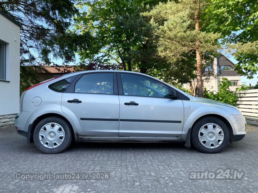 Grey Ford Focus 2006 in Tallinn, with an engine capacity of 1.60 L and mileage of 253 thousand km for 2200 €, photo 6 on AUTOMOTO.COM.LV