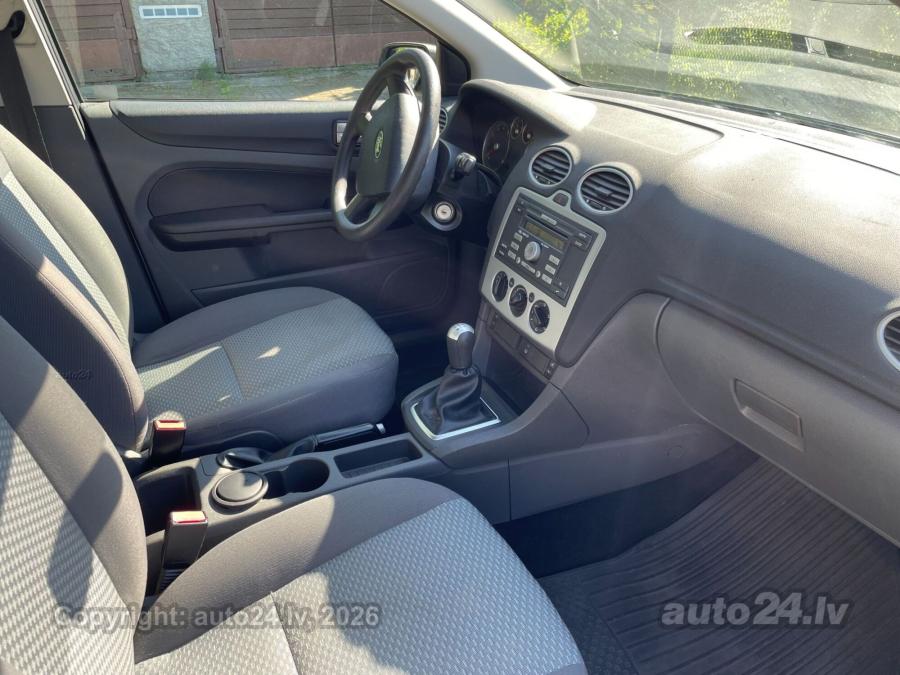 Grey Ford Focus 2006 in Tallinn, with an engine capacity of 1.60 L and mileage of 253 thousand km for 2200 €, photo 9 on AUTOMOTO.COM.LV