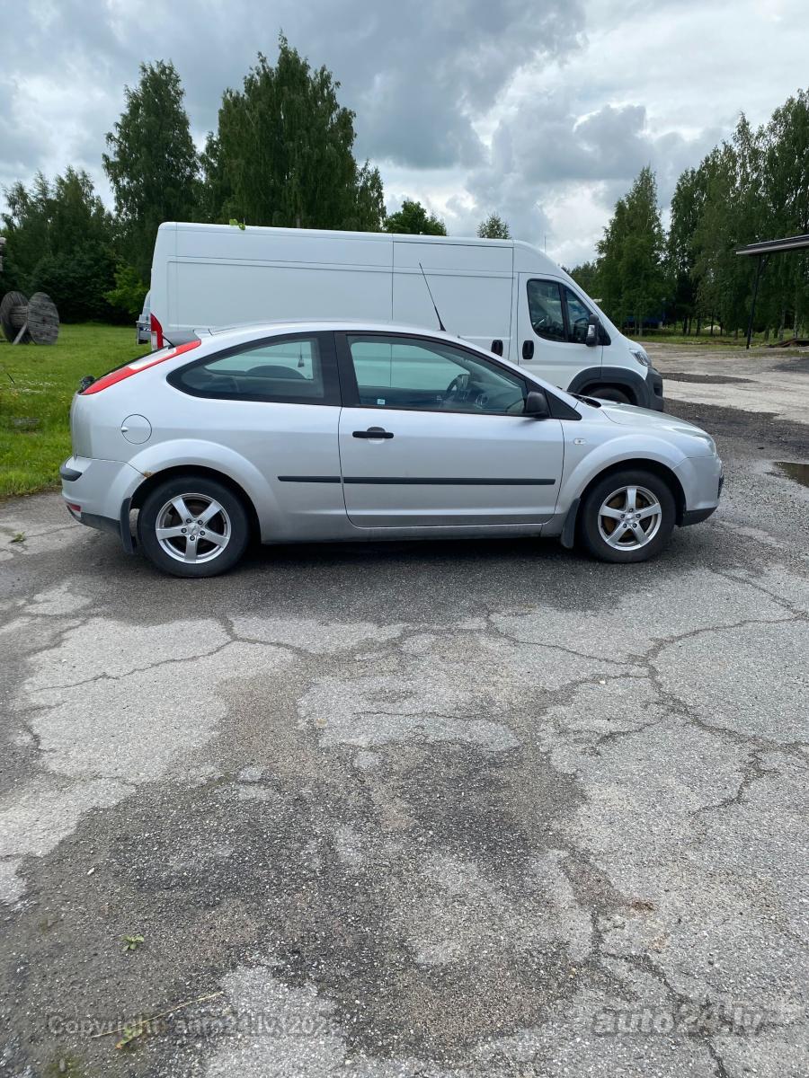 Pelēks Ford Focus 2006 Tallina, ar dzinēja tilpumu 1.60 L un nobraukumu 313 tūkst. km par 1200 €, foto 4 vietnē AUTOMOTO.COM.LV