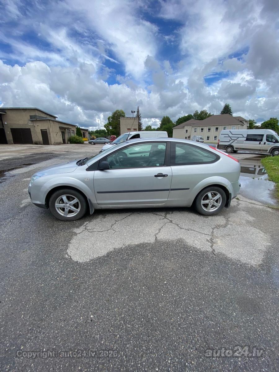 Pelēks Ford Focus 2006 Tallina, ar dzinēja tilpumu 1.60 L un nobraukumu 313 tūkst. km par 1200 €, foto 5 vietnē AUTOMOTO.COM.LV
