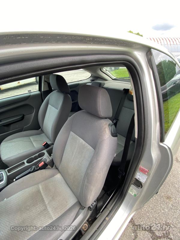 Grey Ford Focus 2006 in Tallinn, with an engine capacity of 1.60 L and mileage of 313 thousand km for 1200 €, photo 5 on AUTOMOTO.COM.LV