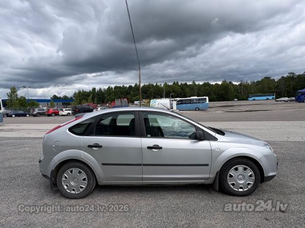 Pelēks Ford Focus 2006 Rapla, ar dzinēja tilpumu 1.60 L un nobraukumu 253 tūkst. km par 1200 €, foto 5 vietnē AUTOMOTO.COM.LV