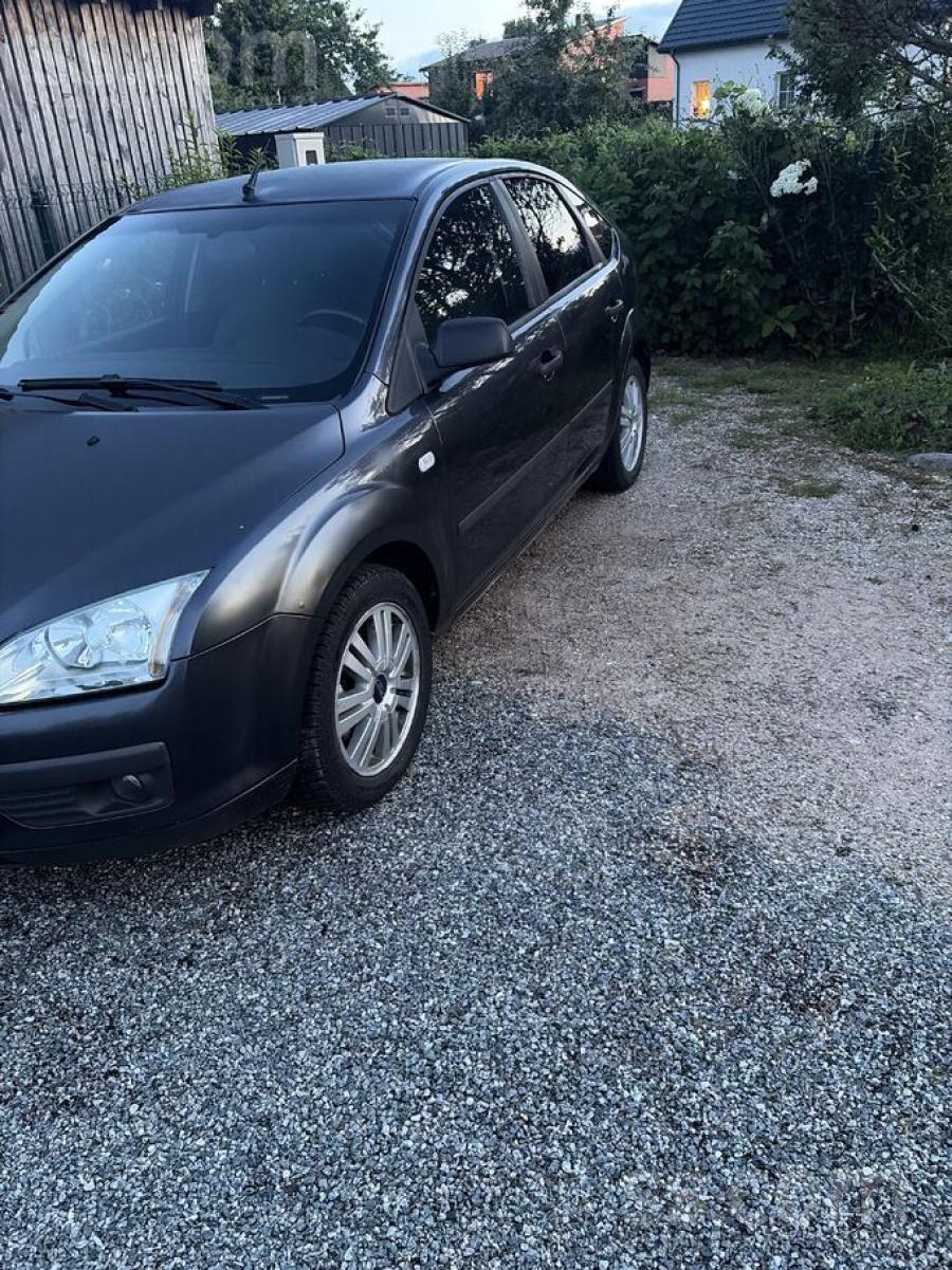 Grey Ford Focus 2006 in Talsi, with an engine capacity of 1.60 L and mileage of 180 thousand km for 1800 €, photo 3 on AUTOMOTO.COM.LV