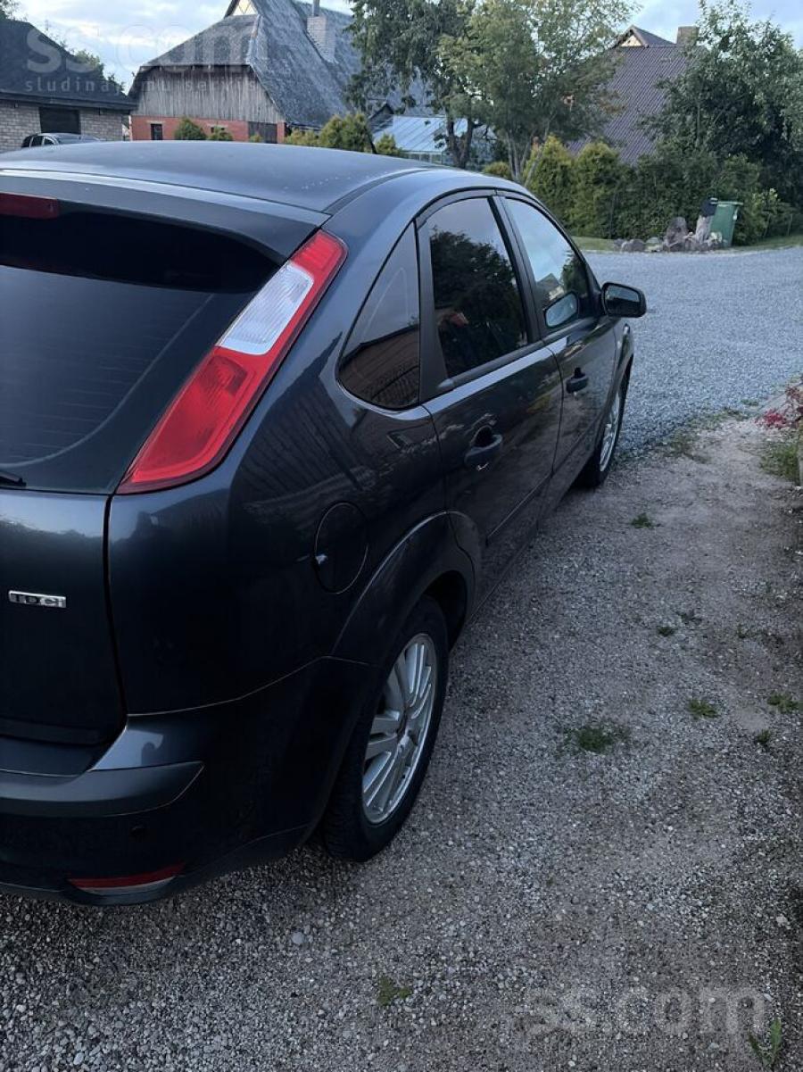 Grey Ford Focus 2006 in Talsi, with an engine capacity of 1.60 L and mileage of 180 thousand km for 1800 €, photo 5 on AUTOMOTO.COM.LV
