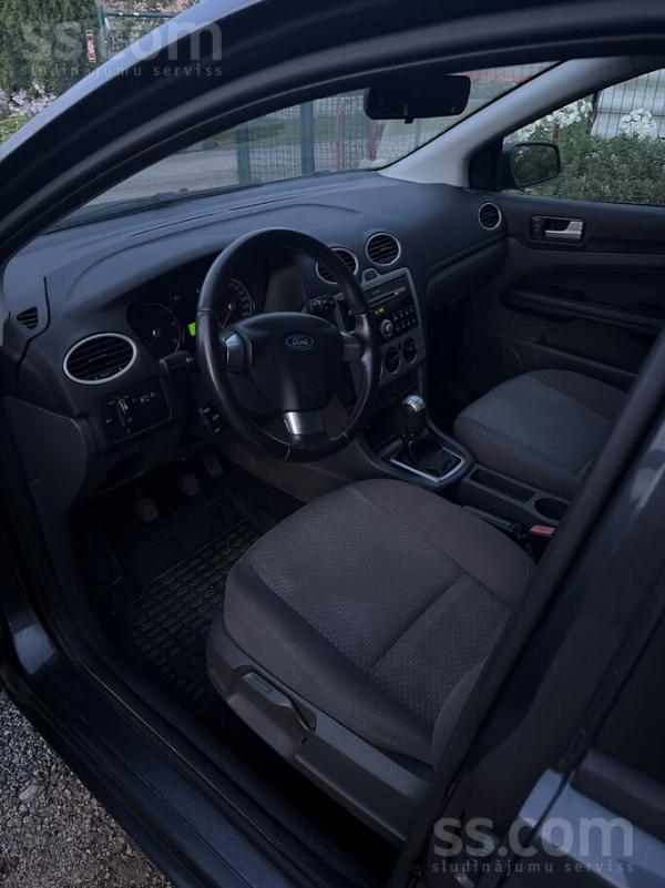 Pelēks Ford Focus 2006 Talsi, ar dzinēja tilpumu 1.60 L un nobraukumu 180 tūkst. km par 1800 €, foto 5 vietnē AUTOMOTO.COM.LV