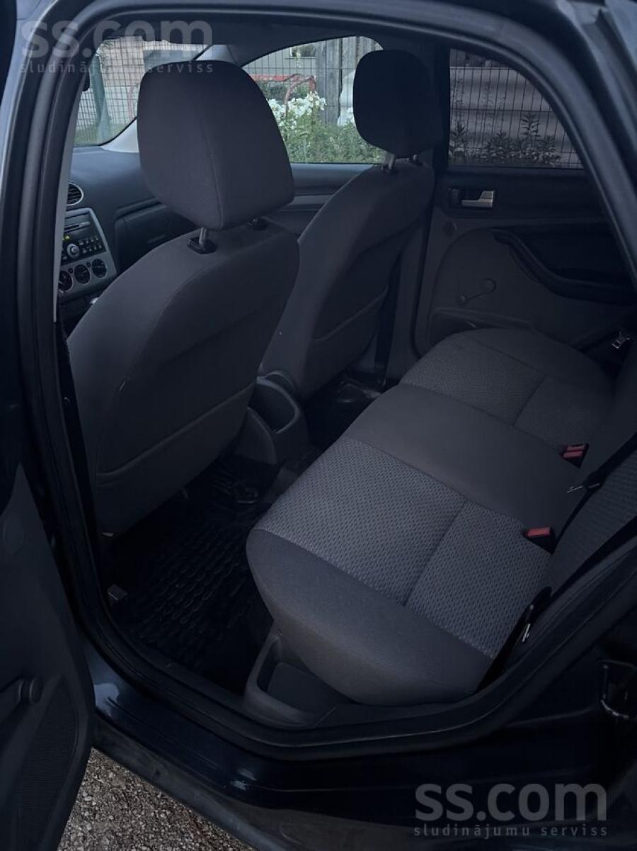 Grey Ford Focus 2006 in Talsi, with an engine capacity of 1.60 L and mileage of 180 thousand km for 1800 €, photo 7 on AUTOMOTO.COM.LV