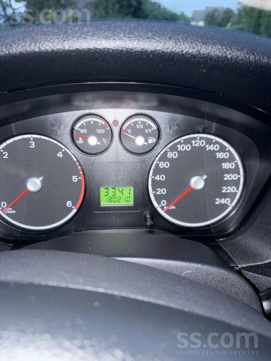 Grey Ford Focus 2006 in Talsi, with an engine capacity of 1.60 L and mileage of 180 thousand km for 1800 €, photo 8 on AUTOMOTO.COM.LV