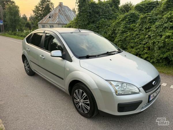 Pelēks Ford Focus 2006 Anykščiai, ar dzinēja tilpumu 1.60 L un nobraukumu 238 tūkst. km par 1850 €, foto 6 vietnē AUTOMOTO.COM.LV