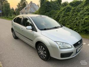 Pelēks Ford Focus 2006 Anykščiai, ar dzinēja tilpumu 1.60 L un nobraukumu 238 tūkst. km par 1850 €, foto 7 vietnē AUTOMOTO.COM.LV