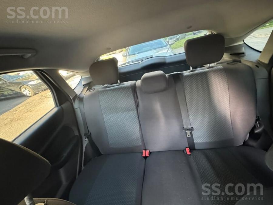 Pelēks Ford Focus 2006 Rīga, ar dzinēja tilpumu 1.60 L un nobraukumu 215 tūkst. km par 700 €, foto 3 vietnē AUTOMOTO.COM.LV