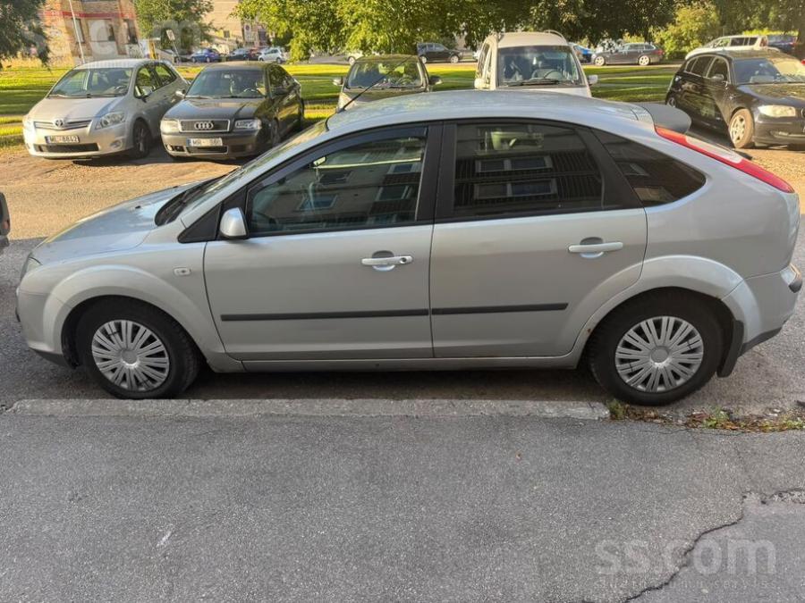 Pelēks Ford Focus 2006 Rīga, ar dzinēja tilpumu 1.60 L un nobraukumu 215 tūkst. km par 700 €, foto 4 vietnē AUTOMOTO.COM.LV