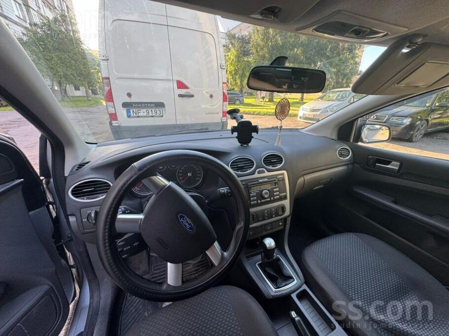 Pelēks Ford Focus 2006 Rīga, ar dzinēja tilpumu 1.60 L un nobraukumu 215 tūkst. km par 700 €, foto 9 vietnē AUTOMOTO.COM.LV