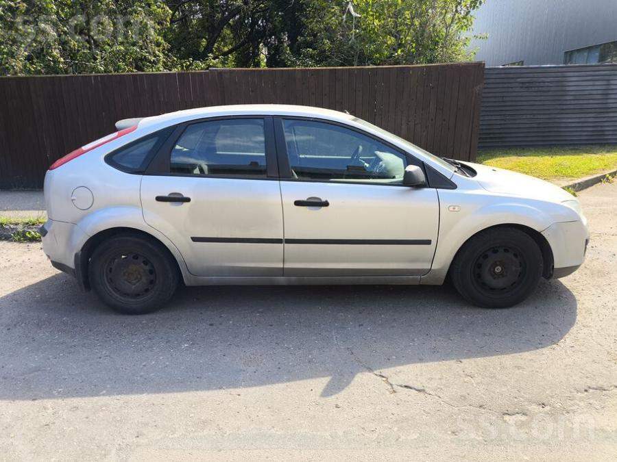 Grey Ford Focus 2006 in Riga, with an engine capacity of 1.60 L and mileage of 269 thousand km for 725 €, photo 4 on AUTOMOTO.COM.LV