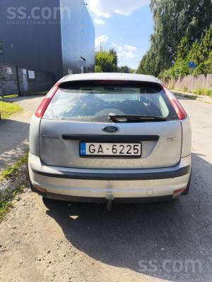 Grey Ford Focus 2006 in Riga, with an engine capacity of 1.60 L and mileage of 269 thousand km for 725 €, photo 6 on AUTOMOTO.COM.LV