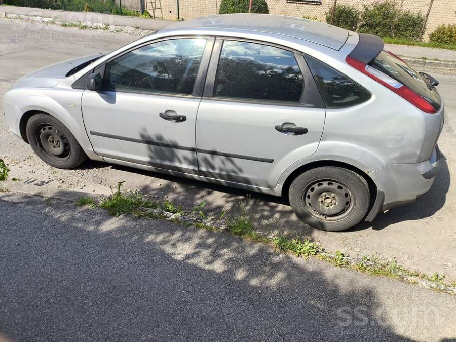 Grey Ford Focus 2006 in Riga, with an engine capacity of 1.60 L and mileage of 269 thousand km for 725 €, photo 8 on AUTOMOTO.COM.LV