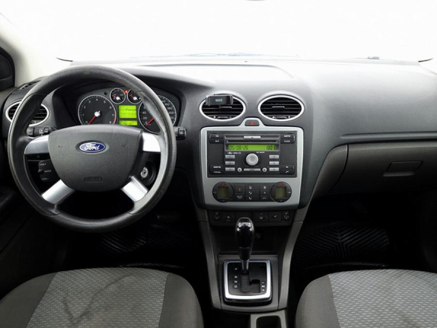 Pelēks Ford Focus 2006 Tallina, ar dzinēja tilpumu 1.60 L un nobraukumu 227 tūkst. km par 899 €, foto 6 vietnē AUTOMOTO.COM.LV