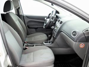 Pelēks Ford Focus 2006 Tallina, ar dzinēja tilpumu 1.60 L un nobraukumu 227 tūkst. km par 899 €, foto 14 vietnē AUTOMOTO.COM.LV