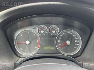Grey Ford Focus 2006 in Jelgava, with an engine capacity of 1.60 L and mileage of 258 thousand km for 1300 €, photo 13 on AUTOMOTO.COM.LV