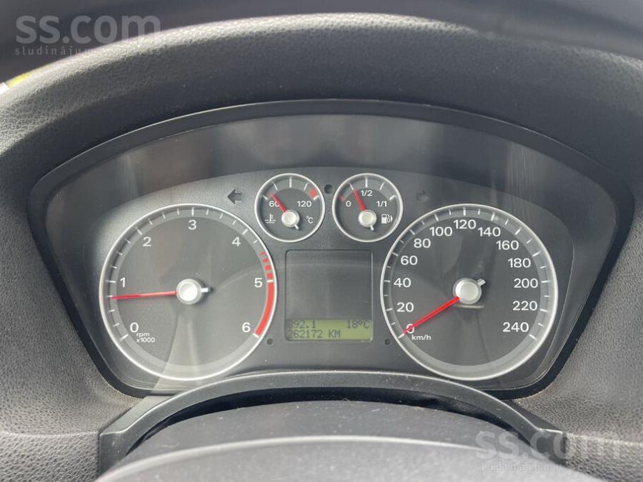 Grey Ford Focus 2006 in Jelgava, with an engine capacity of 1.60 L and mileage of 258 thousand km for 1300 €, photo 13 on AUTOMOTO.COM.LV