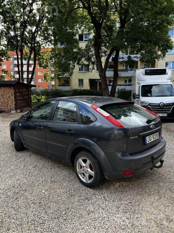 Grey Ford Focus 2006 in Valmiera, with an engine capacity of 1.60 L and mileage of 278 thousand km for 650 €, photo 2 on AUTOMOTO.COM.LV