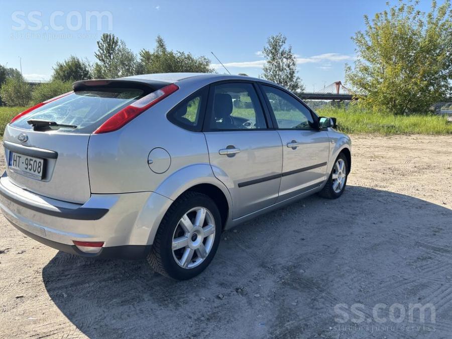 Grey Ford Focus 2006 in Riga, with an engine capacity of 1.60 L and mileage of 271 thousand km for 1390 €, photo 5 on AUTOMOTO.COM.LV