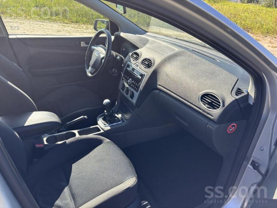 Grey Ford Focus 2006 in Riga, with an engine capacity of 1.60 L and mileage of 271 thousand km for 1390 €, photo 10 on AUTOMOTO.COM.LV