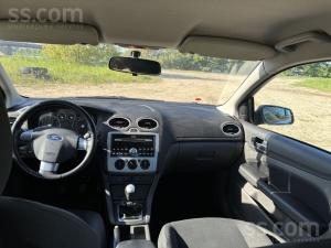 Grey Ford Focus 2006 in Riga, with an engine capacity of 1.60 L and mileage of 271 thousand km for 1390 €, photo 11 on AUTOMOTO.COM.LV