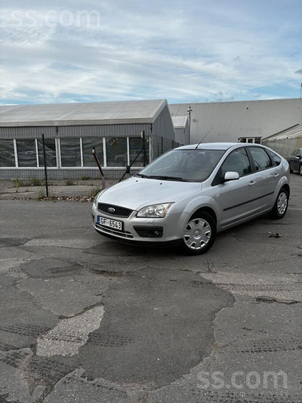 Grey Ford Focus 2006 in Riga, with an engine capacity of 1.40 L and mileage of 151 thousand km for 750 €, photo 1 on AUTOMOTO.COM.LV