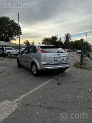 Pelēks Ford Focus 2006 Rīga, ar dzinēja tilpumu 1.40 L un nobraukumu 151 tūkst. km par 750 €, foto 3 vietnē AUTOMOTO.COM.LV