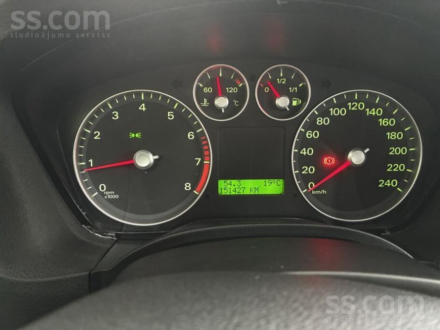 Pelēks Ford Focus 2006 Rīga, ar dzinēja tilpumu 1.40 L un nobraukumu 151 tūkst. km par 750 €, foto 6 vietnē AUTOMOTO.COM.LV