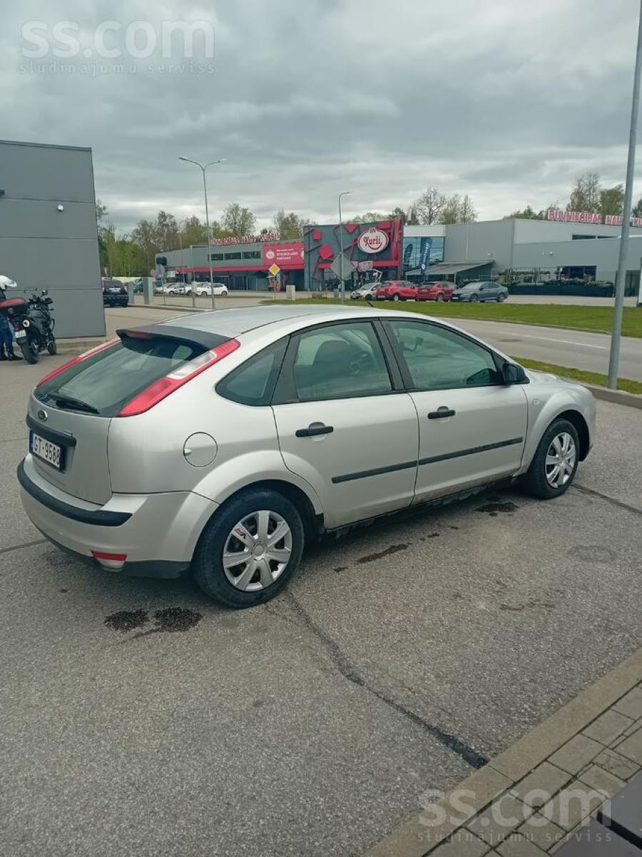 Grey Ford Focus 2006 in Riga, with an engine capacity of 1.60 L and mileage of 304 thousand km for 900 €, photo 6 on AUTOMOTO.COM.LV