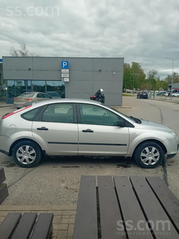 Pelēks Ford Focus 2006 Rīga, ar dzinēja tilpumu 1.60 L un nobraukumu 304 tūkst. km par 900 €, foto 7 vietnē AUTOMOTO.COM.LV