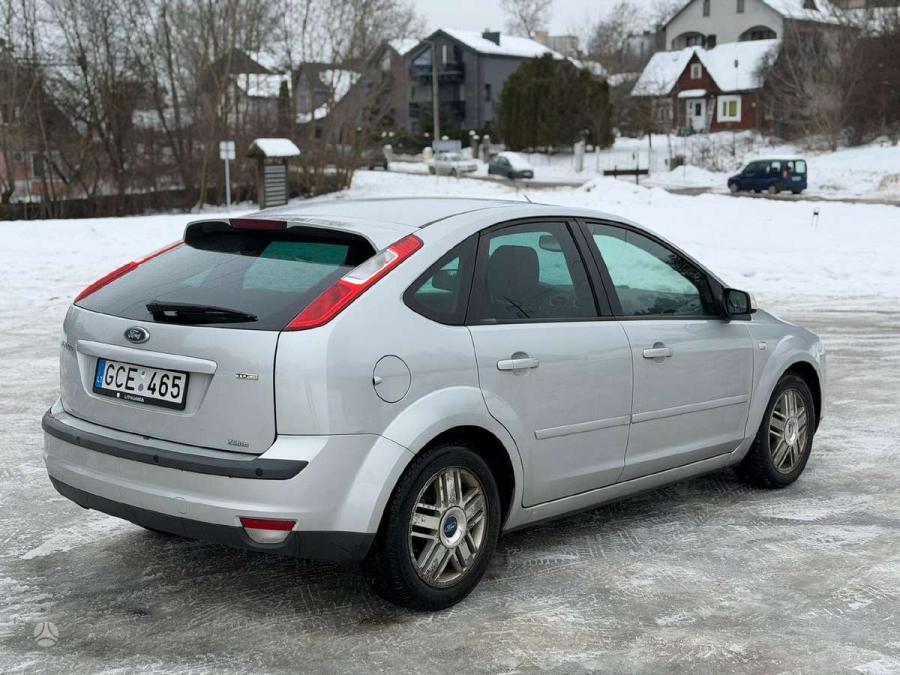 Pelēks Ford Focus 2007 Viļņa, ar dzinēja tilpumu 2.00 L un nobraukumu 280 tūkst. km par 1500 €, foto 4 vietnē AUTOMOTO.COM.LV