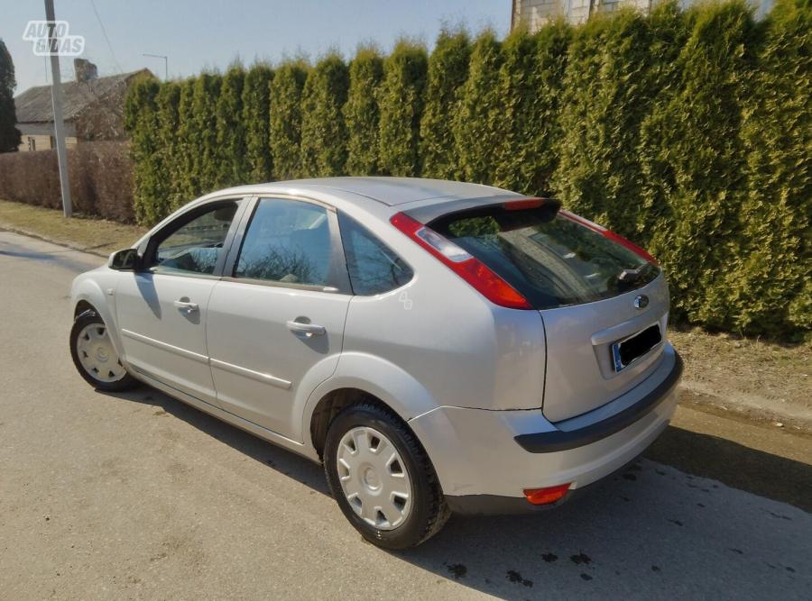 Grey Ford Focus 2007 in Vilkaviskis, with an engine capacity of 1.60 L and mileage of 220 thousand km for 1250 €, photo 1 on AUTOMOTO.COM.LV