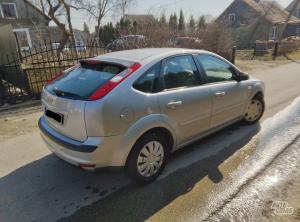 Grey Ford Focus 2007 in Vilkaviskis, with an engine capacity of 1.60 L and mileage of 220 thousand km for 1250 €, photo 5 on AUTOMOTO.COM.LV