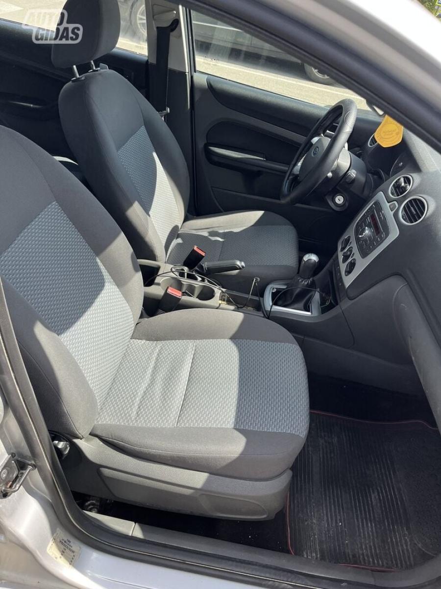 Pelēks Ford Focus 2007 Kauņa, ar dzinēja tilpumu 1.60 L un nobraukumu 280 tūkst. km par 800 €, foto 5 vietnē AUTOMOTO.COM.LV