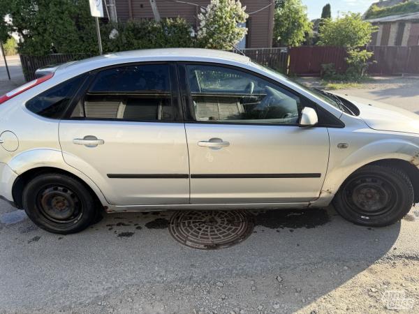 Pelēks Ford Focus 2007 Kauņa, ar dzinēja tilpumu 1.60 L un nobraukumu 400 tūkst. km par 600 €, foto 4 vietnē AUTOMOTO.COM.LV