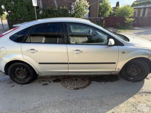 Pelēks Ford Focus 2007 Kauņa, ar dzinēja tilpumu 1.60 L un nobraukumu 400 tūkst. km par 600 €, foto 5 vietnē AUTOMOTO.COM.LV