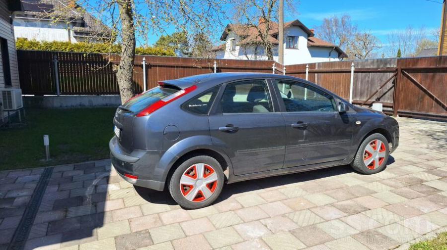 Pelēks Ford Focus 2007 Rīga, ar dzinēja tilpumu 1.80 L un nobraukumu 175 tūkst. km par 1500 €, foto 5 vietnē AUTOMOTO.COM.LV