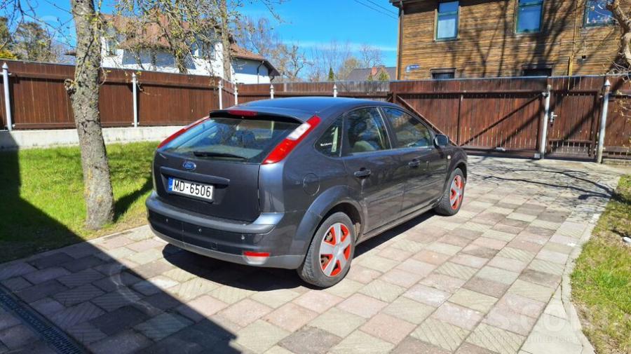 Pelēks Ford Focus 2007 Rīga, ar dzinēja tilpumu 1.80 L un nobraukumu 175 tūkst. km par 1500 €, foto 6 vietnē AUTOMOTO.COM.LV