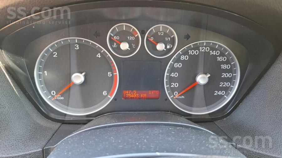 Pelēks Ford Focus 2007 Rīga, ar dzinēja tilpumu 1.80 L un nobraukumu 175 tūkst. km par 1500 €, foto 13 vietnē AUTOMOTO.COM.LV